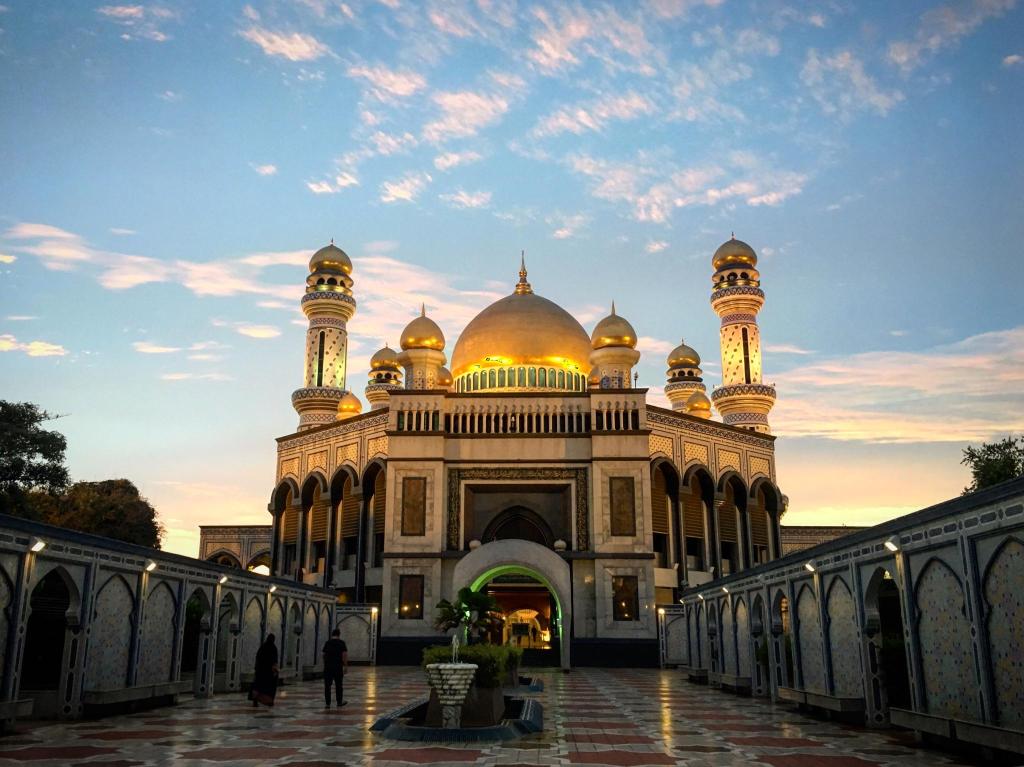 Radisson Hotel Brunei Darussalam บันดาร์เสรีเบกาวัน บรูไน - Booking.com